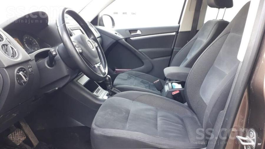 Brown Volkswagen Tiguan 2011 in Riga, with an engine capacity of 2.00 L and mileage of 294 thousand km for 8190 €, photo 11 on AUTOMOTO.COM.LV