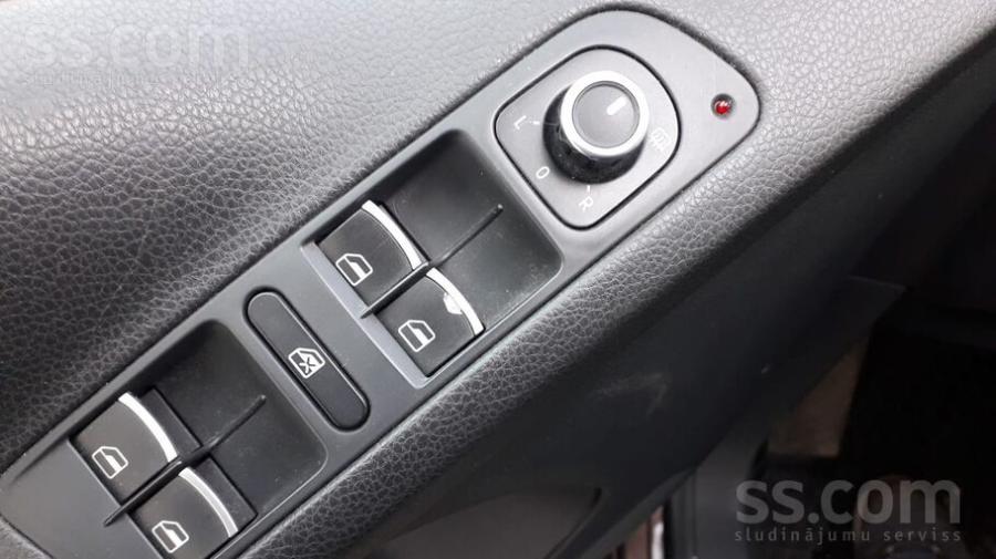 Brown Volkswagen Tiguan 2011 in Riga, with an engine capacity of 2.00 L and mileage of 294 thousand km for 8190 €, photo 14 on AUTOMOTO.COM.LV