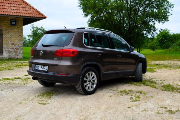 Brūns Volkswagen Tiguan 2011 Rīga, ar dzinēja tilpumu 2.00 L un nobraukumu 294 tūkst. km par 7790 €, foto 6 vietnē AUTOMOTO.COM.LV