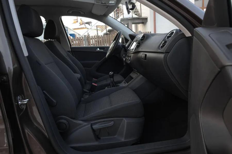 Brūns Volkswagen Tiguan 2011 Jelgava, ar dzinēja tilpumu 2.00 L un nobraukumu 168 tūkst. km par 10300 €, foto 10 vietnē AUTOMOTO.COM.LV