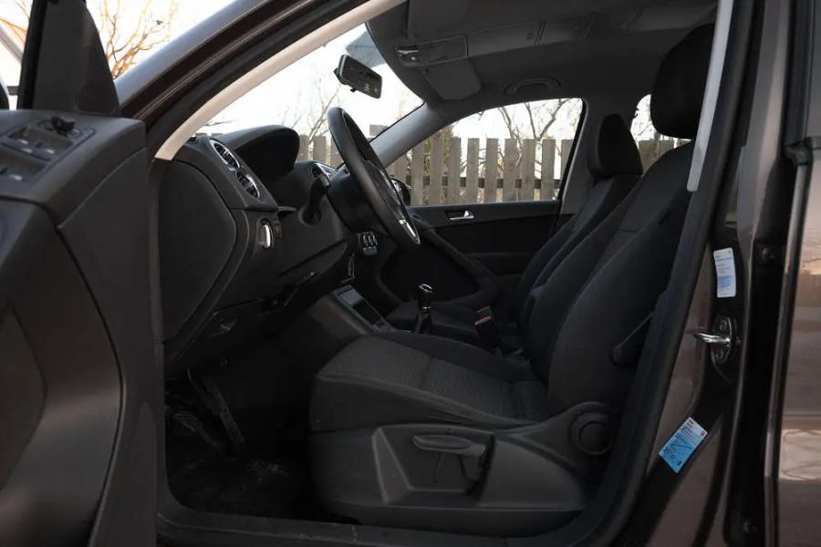 Brūns Volkswagen Tiguan 2011 Jelgava, ar dzinēja tilpumu 2.00 L un nobraukumu 168 tūkst. km par 10300 €, foto 12 vietnē AUTOMOTO.COM.LV