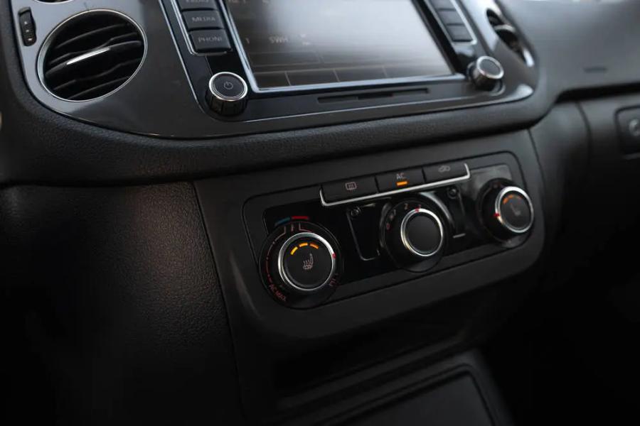 Brūns Volkswagen Tiguan 2011 Jelgava, ar dzinēja tilpumu 2.00 L un nobraukumu 168 tūkst. km par 10300 €, foto 16 vietnē AUTOMOTO.COM.LV