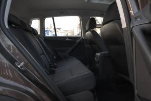 Brūns Volkswagen Tiguan 2011 Jelgava, ar dzinēja tilpumu 2.00 L un nobraukumu 168 tūkst. km par 10300 €, foto 17 vietnē AUTOMOTO.COM.LV