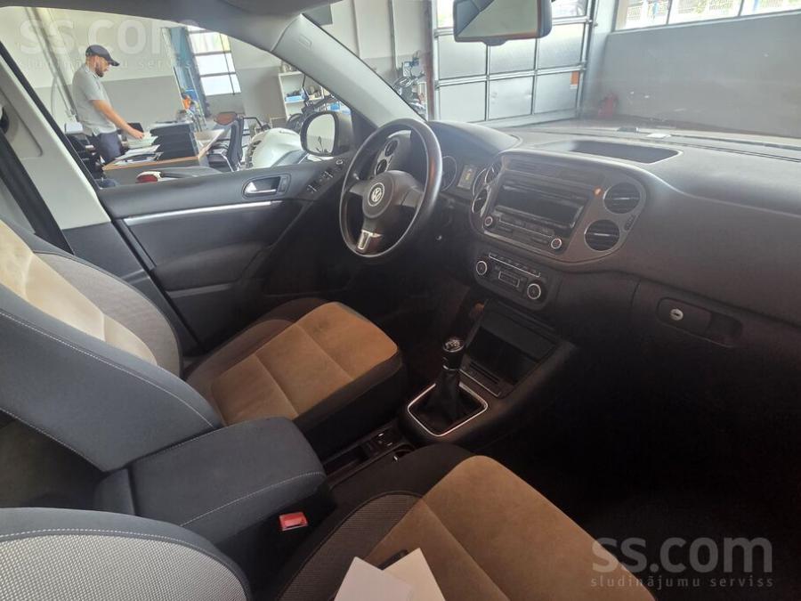 Brown Volkswagen Tiguan 2011 in Jekabpils, with an engine capacity of 2.00 L and mileage of 231 thousand km for 8600 €, photo 10 on AUTOMOTO.COM.LV