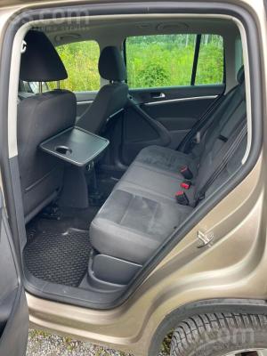 Brown Volkswagen Tiguan 2011 in Riga, with an engine capacity of 2.00 L and mileage of 339 thousand km for 8300 €, photo 6 on AUTOMOTO.COM.LV