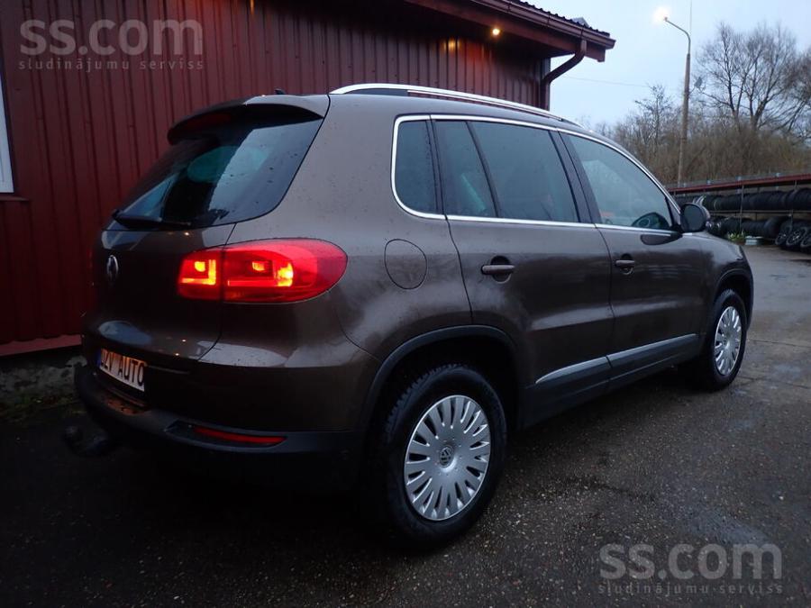 Brown Volkswagen Tiguan 2012 in Liepaja, with an engine capacity of 2.00 L and mileage of 198 thousand km for 10950 €, photo 2 on AUTOMOTO.COM.LV