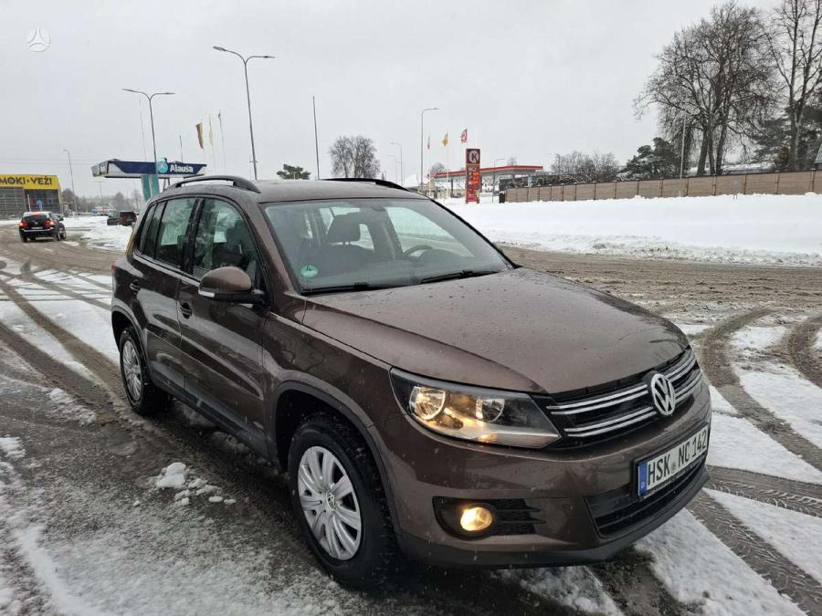 Brown Volkswagen Tiguan 2012 in Utena, with an engine capacity of 1.40 L and mileage of 128 thousand km for 7700 €, photo 1 on AUTOMOTO.COM.LV
