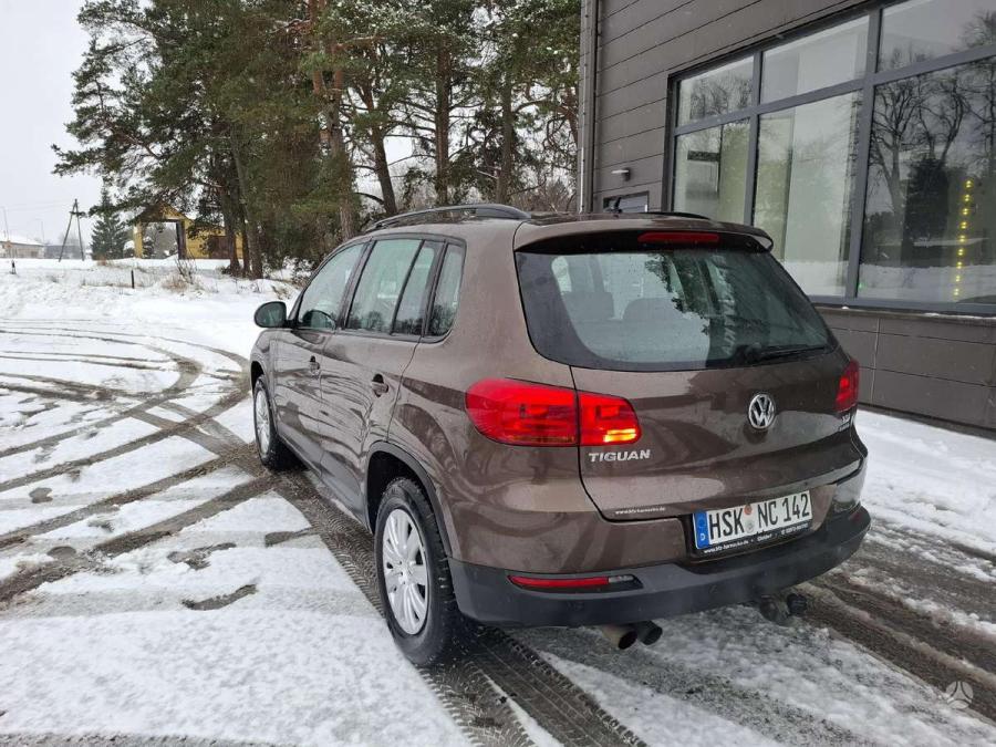 Brown Volkswagen Tiguan 2012 in Utena, with an engine capacity of 1.40 L and mileage of 128 thousand km for 7700 €, photo 6 on AUTOMOTO.COM.LV