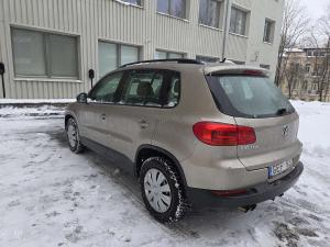 Brown Volkswagen Tiguan 2012 in Vilnius, with an engine capacity of 1.97 L and mileage of 218 thousand km for 7100 €, photo 2 on AUTOMOTO.COM.LV