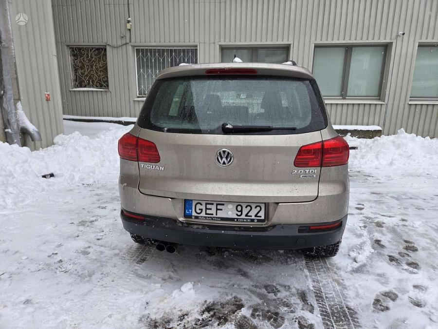 Brown Volkswagen Tiguan 2012 in Vilnius, with an engine capacity of 1.97 L and mileage of 218 thousand km for 7100 €, photo 3 on AUTOMOTO.COM.LV