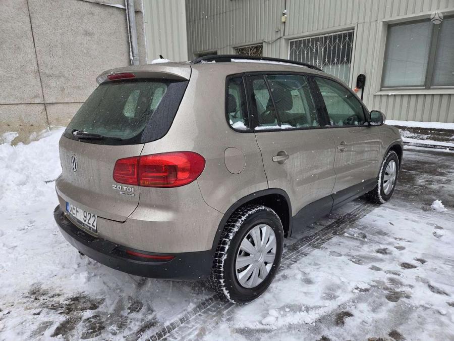 Brown Volkswagen Tiguan 2012 in Vilnius, with an engine capacity of 1.97 L and mileage of 218 thousand km for 7100 €, photo 4 on AUTOMOTO.COM.LV