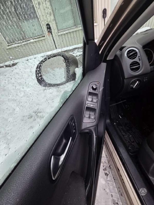 Brown Volkswagen Tiguan 2012 in Vilnius, with an engine capacity of 1.97 L and mileage of 218 thousand km for 6700 €, photo 11 on AUTOMOTO.COM.LV