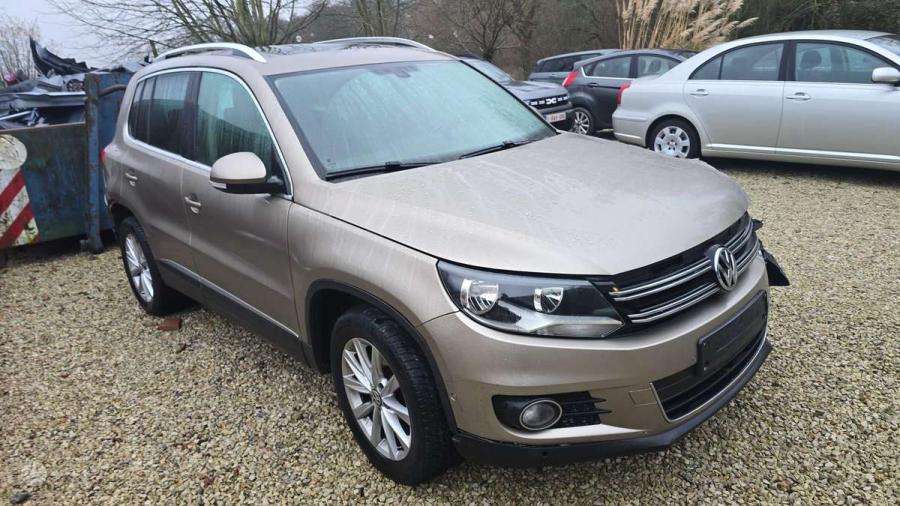 Brown Volkswagen Tiguan 2012 in Siauliai, with an engine capacity of 1.97 L and mileage of 260 thousand km for 5300 €, photo 1 on AUTOMOTO.COM.LV