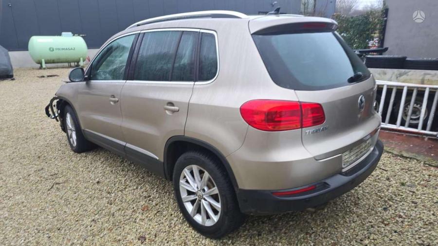 Brown Volkswagen Tiguan 2012 in Siauliai, with an engine capacity of 1.97 L and mileage of 260 thousand km for 5300 €, photo 4 on AUTOMOTO.COM.LV