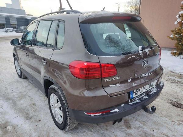 Brown Volkswagen Tiguan 2012 in Utena, with an engine capacity of 1.39 L and mileage of 125 thousand km for 7500 €, photo 3 on AUTOMOTO.COM.LV