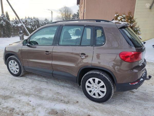 Brown Volkswagen Tiguan 2012 in Utena, with an engine capacity of 1.39 L and mileage of 125 thousand km for 7500 €, photo 9 on AUTOMOTO.COM.LV