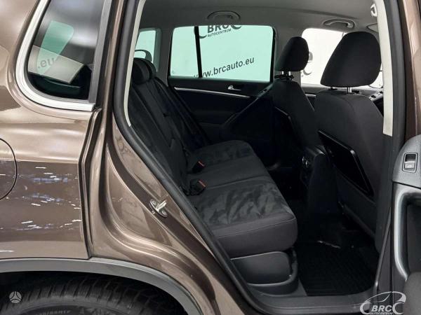 Brown Volkswagen Tiguan 2012 in Vilnius, with an engine capacity of 1.97 L and mileage of 241 thousand km for 8200 €, photo 10 on AUTOMOTO.COM.LV
