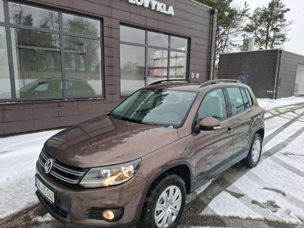 Brown Volkswagen Tiguan 2012 in Utena, with an engine capacity of 1.39 L and mileage of 124 thousand km for 6999 €, photo 2 on AUTOMOTO.COM.LV