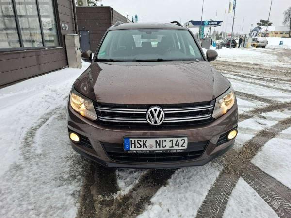 Brown Volkswagen Tiguan 2012 in Utena, with an engine capacity of 1.39 L and mileage of 124 thousand km for 6999 €, photo 3 on AUTOMOTO.COM.LV