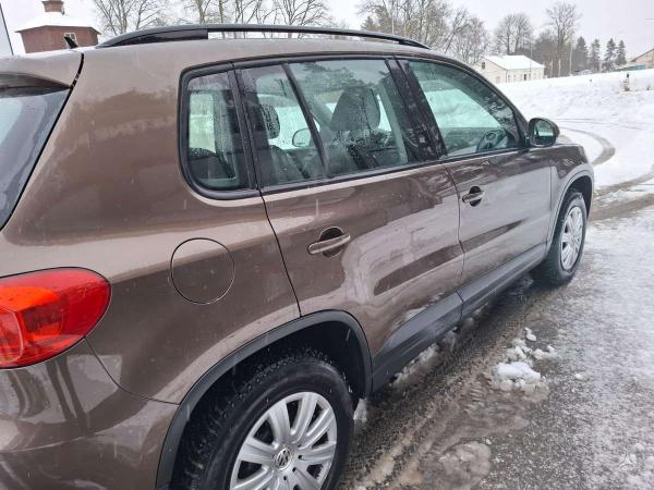 Brown Volkswagen Tiguan 2012 in Utena, with an engine capacity of 1.39 L and mileage of 124 thousand km for 6999 €, photo 8 on AUTOMOTO.COM.LV