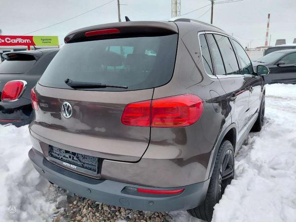 Brūns Volkswagen Tiguan 2012 Viļņa, ar dzinēja tilpumu 1.97 L un nobraukumu 370 tūkst. km par 8200 €, foto 4 vietnē AUTOMOTO.COM.LV