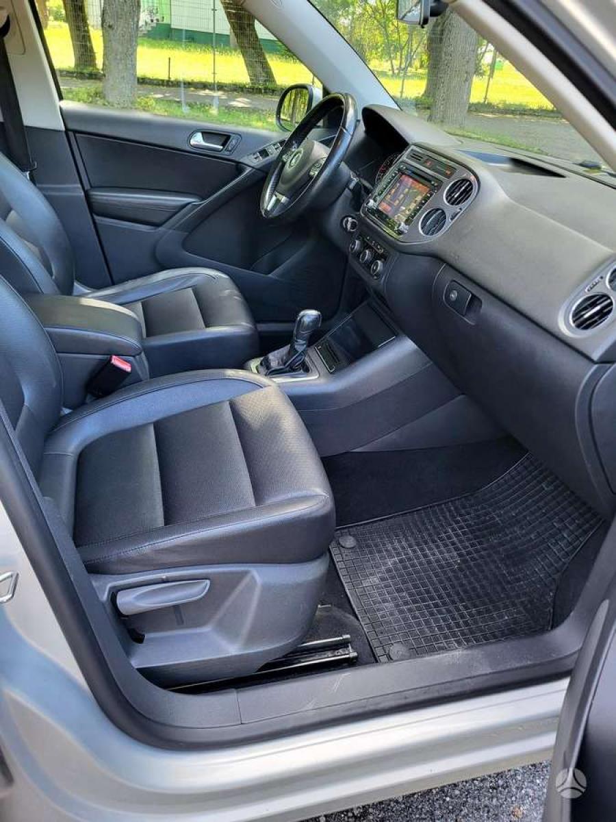Brown Volkswagen Tiguan 2012 in Siauliai, with an engine capacity of 1.98 L and mileage of 150 thousand km for 5450 €, photo 20 on AUTOMOTO.COM.LV
