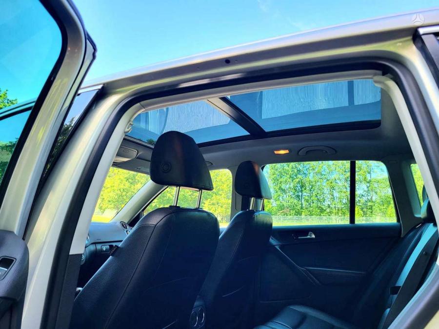 Brown Volkswagen Tiguan 2012 in Siauliai, with an engine capacity of 1.98 L and mileage of 150 thousand km for 5450 €, photo 24 on AUTOMOTO.COM.LV