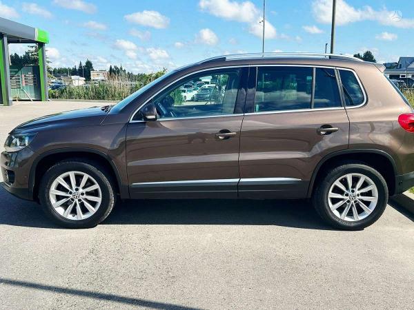 Brown Volkswagen Tiguan 2012 in Utena, with an engine capacity of 1.98 L and mileage of 183 thousand km for 8650 €, photo 1 on AUTOMOTO.COM.LV