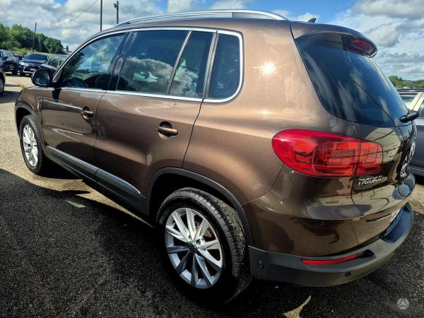Brown Volkswagen Tiguan 2012 in Utena, with an engine capacity of 1.98 L and mileage of 183 thousand km for 8650 €, photo 7 on AUTOMOTO.COM.LV