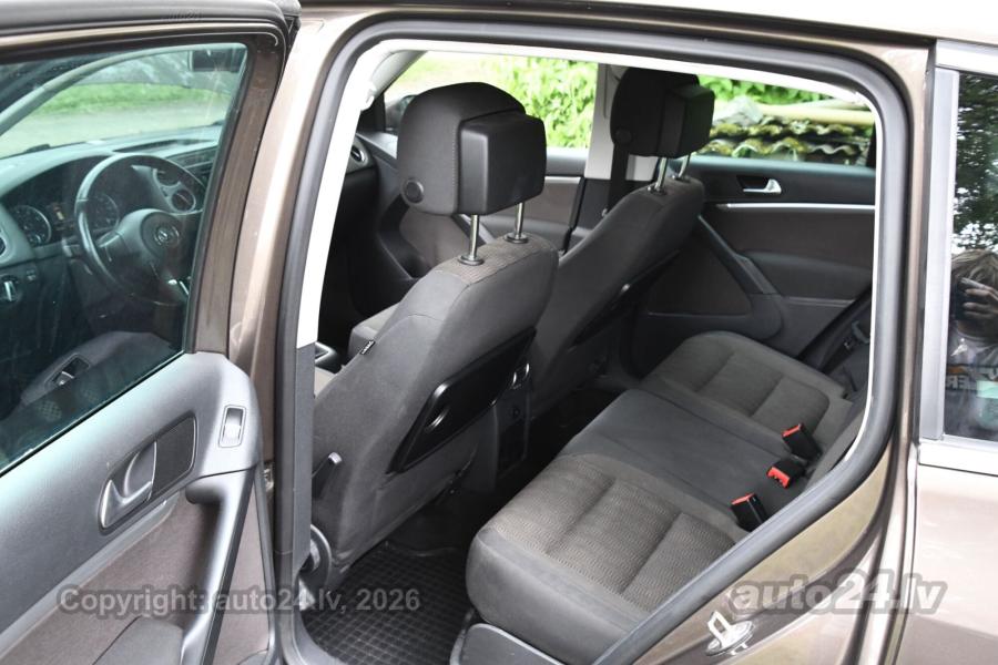 Brown Volkswagen Tiguan 2012 in Tallinn, with an engine capacity of 1.40 L and mileage of 227 thousand km for 8500 €, photo 23 on AUTOMOTO.COM.LV