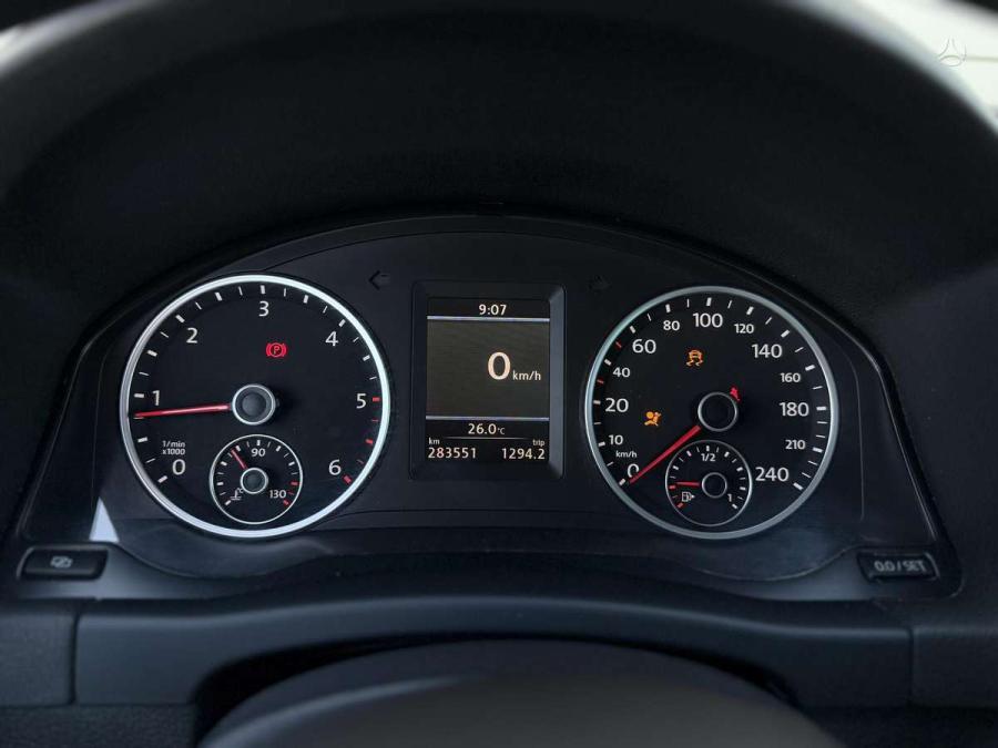 Brown Volkswagen Tiguan 2012 in Kretinga, with an engine capacity of 1.97 L and mileage of 283 thousand km for 7850 €, photo 12 on AUTOMOTO.COM.LV