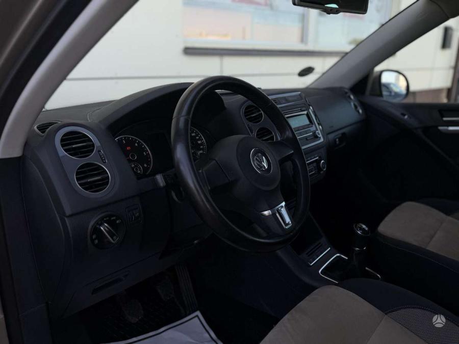 Brown Volkswagen Tiguan 2012 in Kretinga, with an engine capacity of 1.97 L and mileage of 283 thousand km for 7850 €, photo 14 on AUTOMOTO.COM.LV