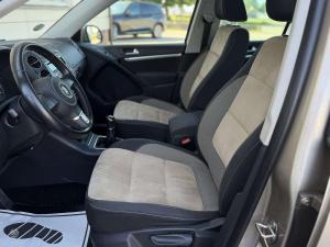 Brown Volkswagen Tiguan 2012 in Kretinga, with an engine capacity of 1.97 L and mileage of 283 thousand km for 7850 €, photo 18 on AUTOMOTO.COM.LV