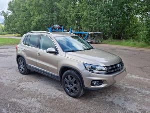 Brown Volkswagen Tiguan 2012 in Kaunas, with an engine capacity of 2.00 L and mileage of 213 thousand km for 8800 €, photo  on AUTOMOTO.COM.LV
