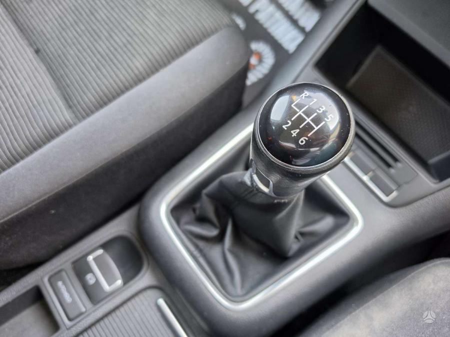 Brown Volkswagen Tiguan 2012 in Silute, with an engine capacity of 1.97 L and mileage of 330 thousand km for 5700 €, photo 21 on AUTOMOTO.COM.LV
