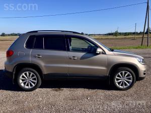 Brown Volkswagen Tiguan 2012 in Talsi, with an engine capacity of 2.00 L and mileage of 312 thousand km for 6999 €, photo 3 on AUTOMOTO.COM.LV