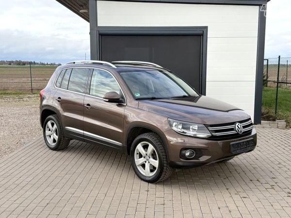 Brown Volkswagen Tiguan 2012 in Kaunas, with an engine capacity of 2.00 L and mileage of 275 thousand km for 7499 €, photo 3 on AUTOMOTO.COM.LV
