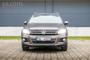 Brown Volkswagen Tiguan 2013 in Riga, with an engine capacity of 2.00 L and mileage of 200 thousand km for 11990 €, photo 2 on AUTOMOTO.COM.LV