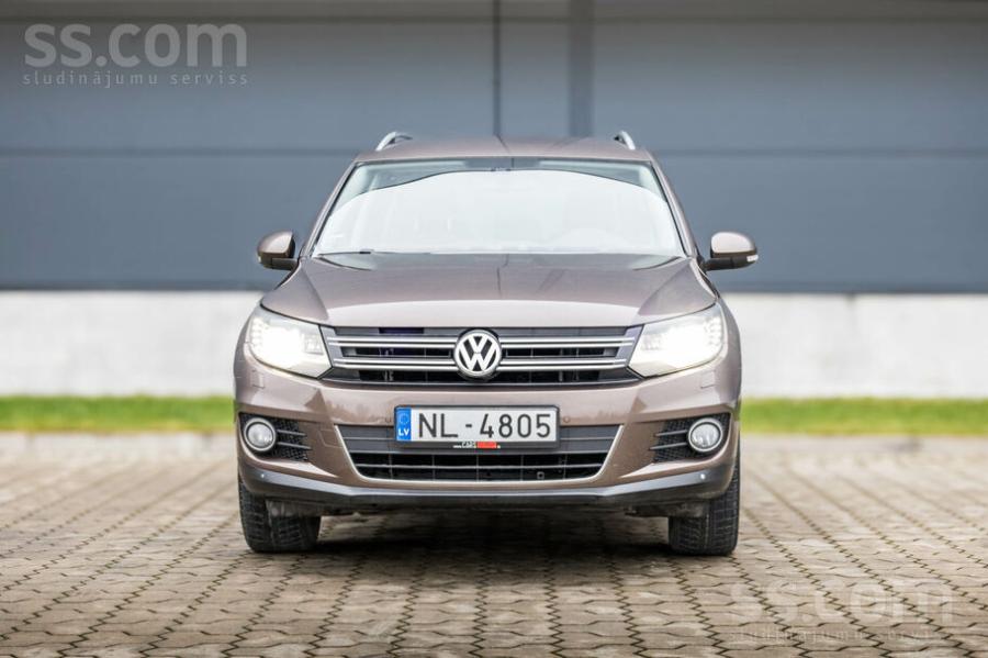 Brown Volkswagen Tiguan 2013 in Riga, with an engine capacity of 2.00 L and mileage of 200 thousand km for 11990 €, photo 2 on AUTOMOTO.COM.LV