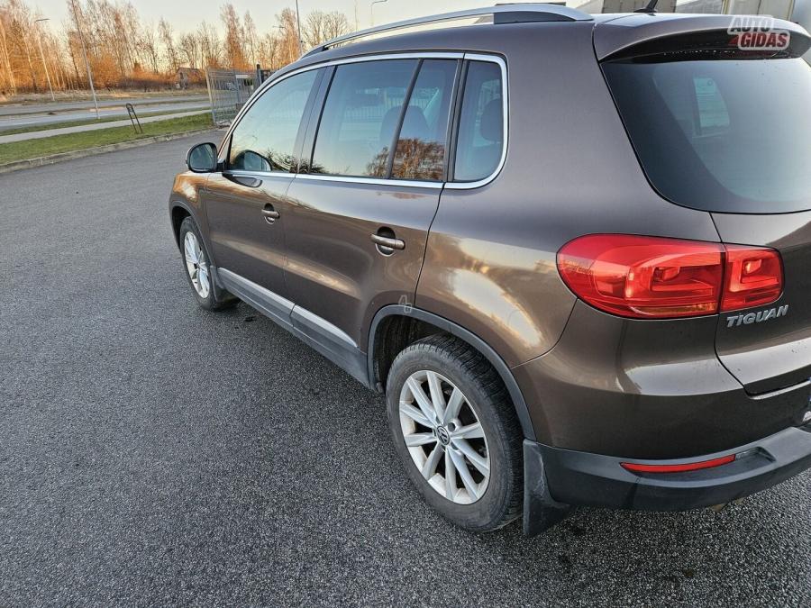Brūns Volkswagen Tiguan 2013 Panevēža, ar dzinēja tilpumu 2.00 L un nobraukumu 282 tūkst. km par 6800 €, foto 5 vietnē AUTOMOTO.COM.LV