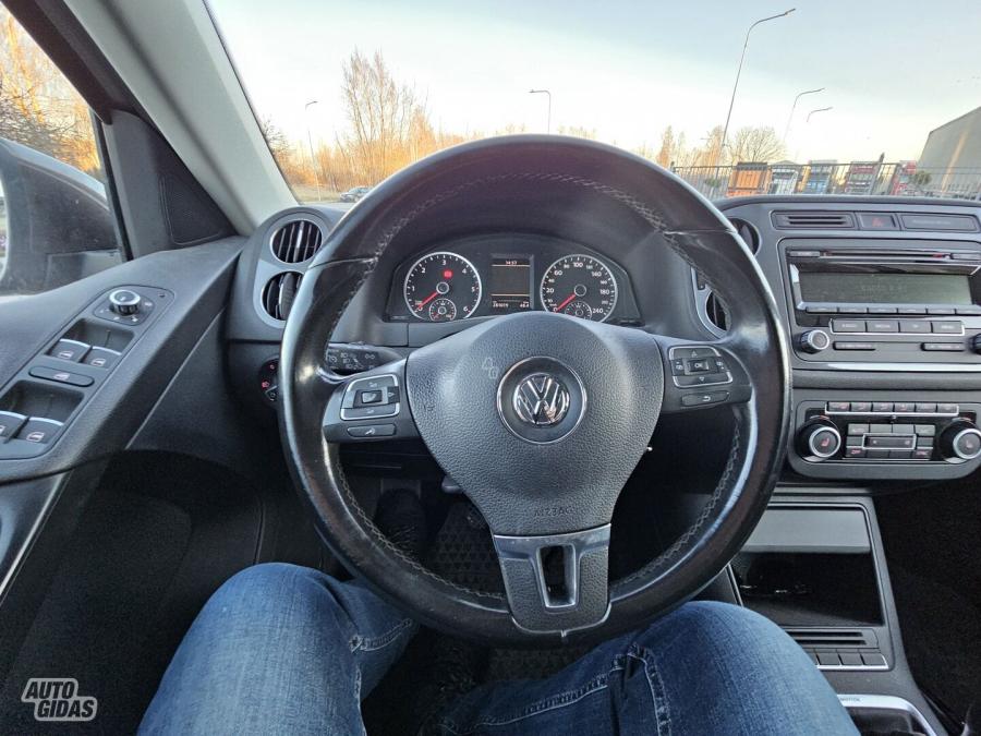 Brūns Volkswagen Tiguan 2013 Panevēža, ar dzinēja tilpumu 2.00 L un nobraukumu 282 tūkst. km par 6800 €, foto 10 vietnē AUTOMOTO.COM.LV