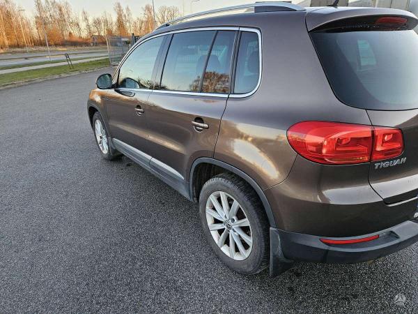 Brūns Volkswagen Tiguan 2013 Panevēža, ar dzinēja tilpumu 1.97 L un nobraukumu 282 tūkst. km par 6800 €, foto 4 vietnē AUTOMOTO.COM.LV
