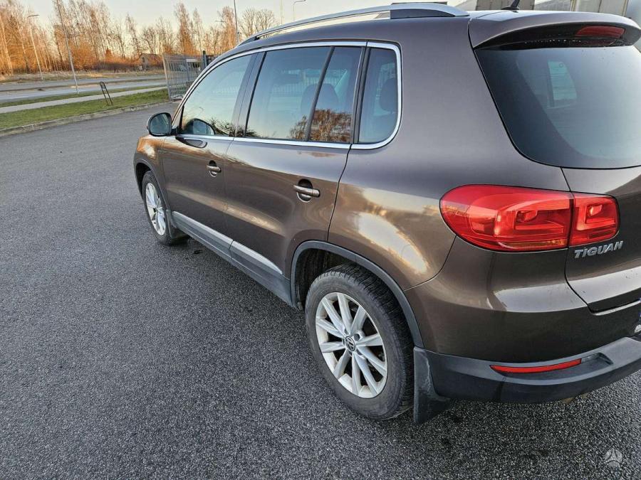 Brūns Volkswagen Tiguan 2013 Panevēža, ar dzinēja tilpumu 1.97 L un nobraukumu 282 tūkst. km par 6800 €, foto 4 vietnē AUTOMOTO.COM.LV