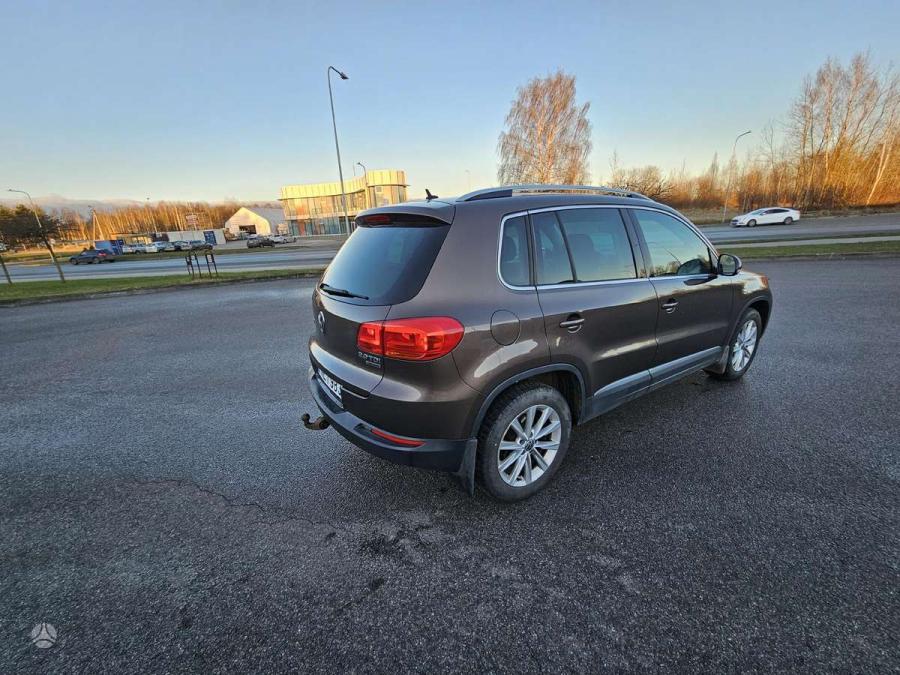 Brūns Volkswagen Tiguan 2013 Panevēža, ar dzinēja tilpumu 1.97 L un nobraukumu 282 tūkst. km par 6800 €, foto 19 vietnē AUTOMOTO.COM.LV