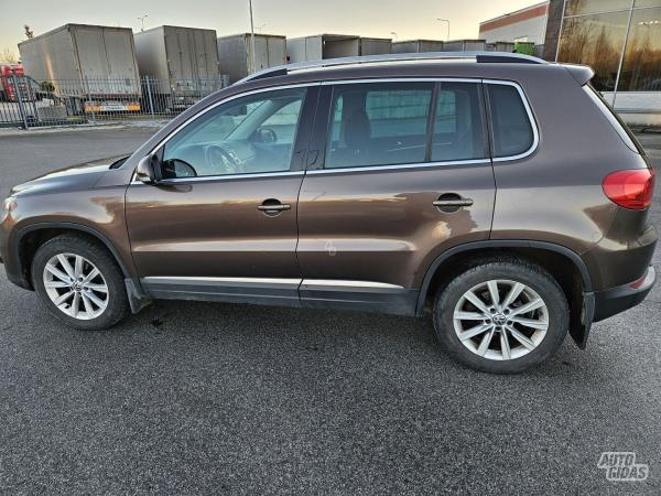 Brown Volkswagen Tiguan 2013 in Panevezys, with an engine capacity of 2.00 L and mileage of 282 thousand km for 6700 €, photo 4 on AUTOMOTO.COM.LV