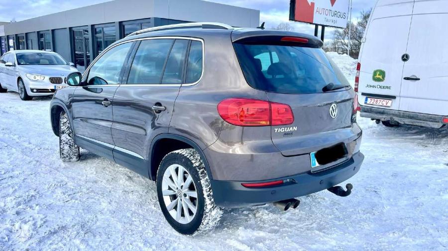 Brown Volkswagen Tiguan 2013 in Taurage, with an engine capacity of 1.97 L and mileage of 88 thousand km for 8500 €, photo 12 on AUTOMOTO.COM.LV