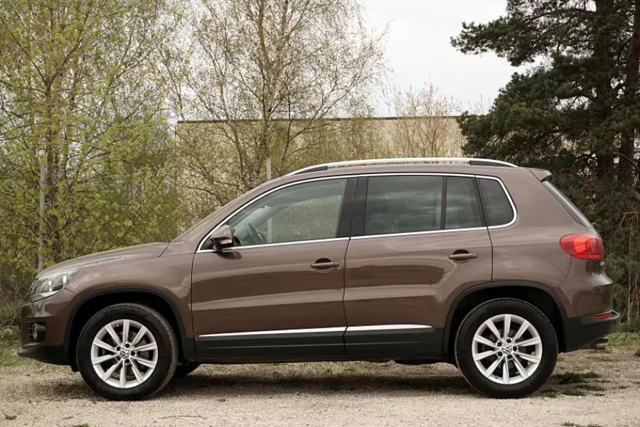 Brown Volkswagen Tiguan 2013 in Riga, with an engine capacity of 2.00 L and mileage of 154 thousand km for 12700 €, photo 7 on AUTOMOTO.COM.LV