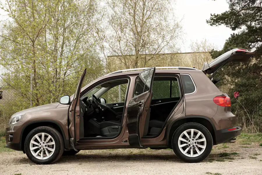 Brown Volkswagen Tiguan 2013 in Riga, with an engine capacity of 2.00 L and mileage of 154 thousand km for 12700 €, photo 8 on AUTOMOTO.COM.LV