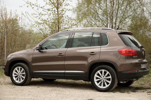Brown Volkswagen Tiguan 2013 in Riga, with an engine capacity of 2.00 L and mileage of 154 thousand km for 12700 €, photo 8 on AUTOMOTO.COM.LV