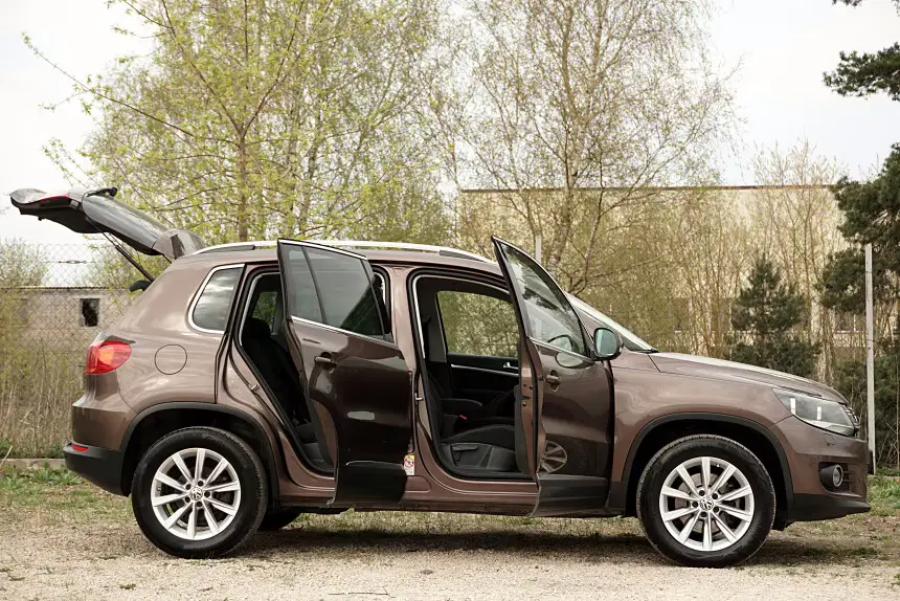 Brown Volkswagen Tiguan 2013 in Riga, with an engine capacity of 2.00 L and mileage of 154 thousand km for 12700 €, photo 15 on AUTOMOTO.COM.LV